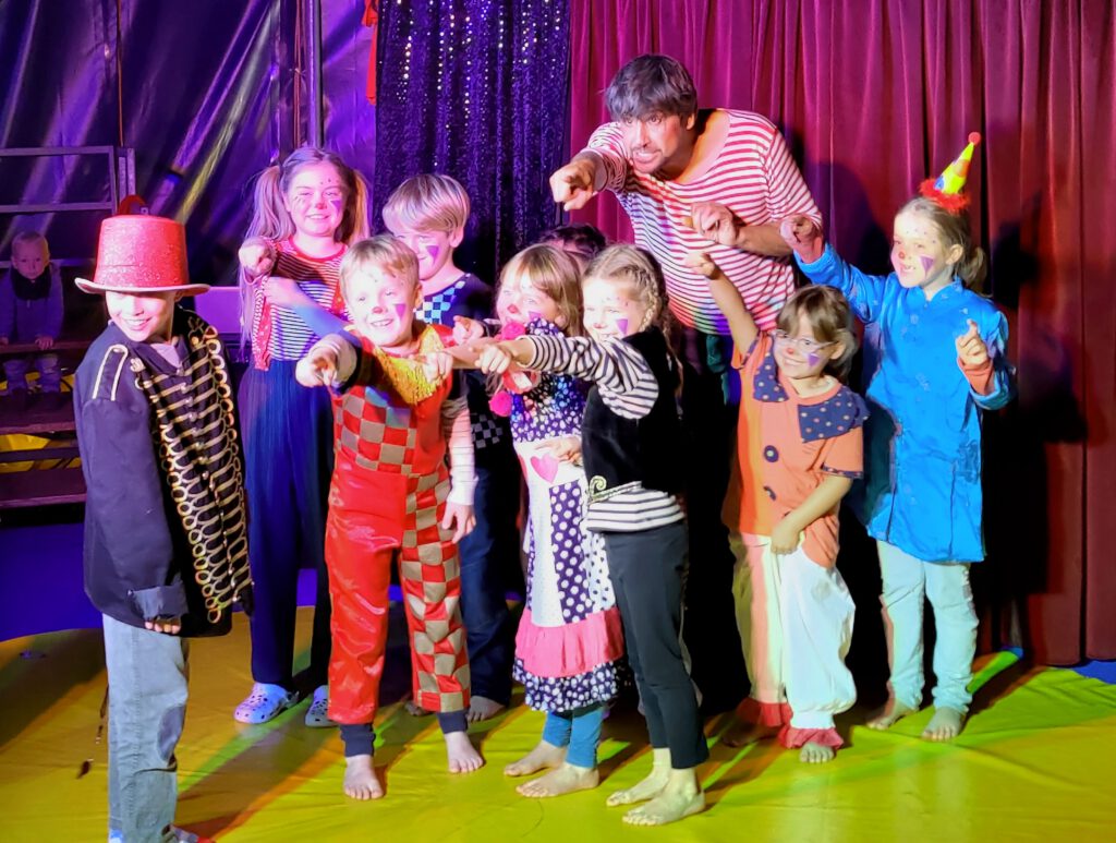 Zirkus mit Kindern, Kinderzirkus als Ferienworkshop, Schulprojektwoche ...